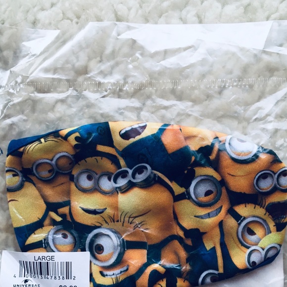 Universal | Accessories | Universal Studios Despicable Me Face Mask ...